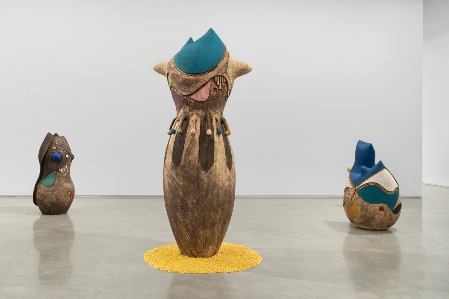 Simphiwe Mbunyuza: Inkobe, Umnandi Ngo Chubelana – Mindy Solomon Gallery